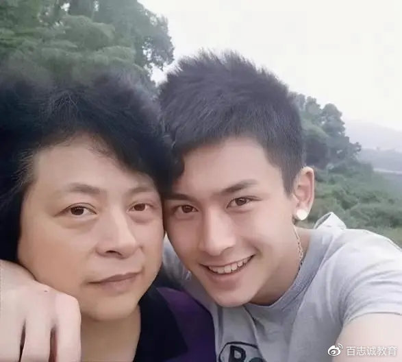 The three male artists Wu Yifan, Huo Zun, and Zhang Zhehan are cool ...
