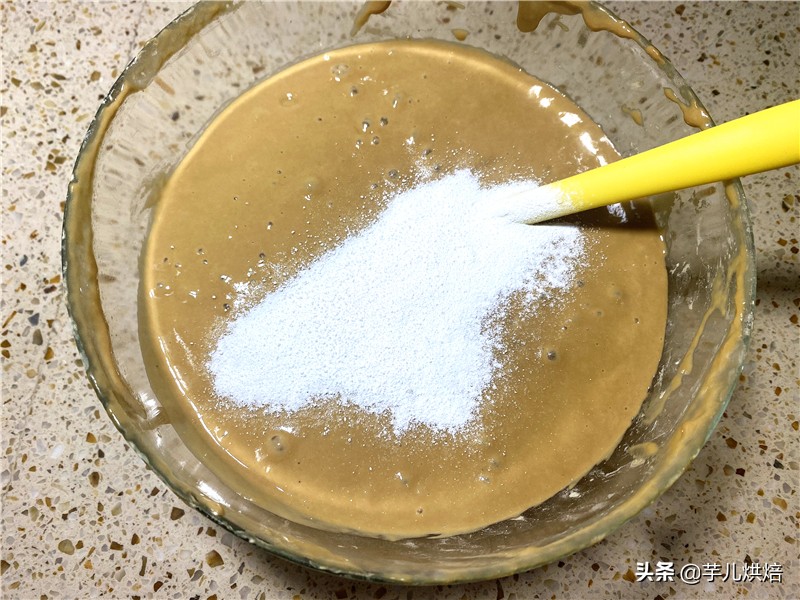 Teach you to make brown sugar mala cake at home. The method is detailed ...