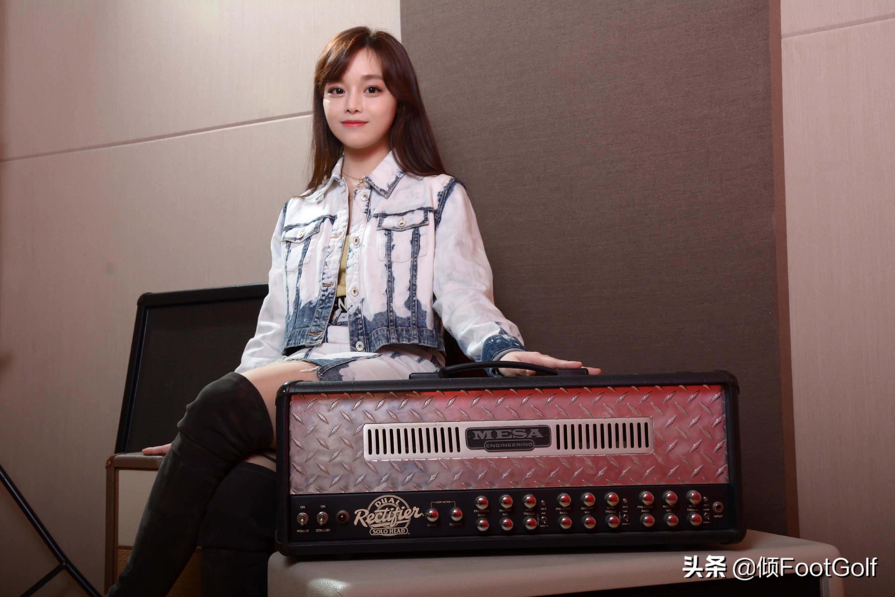 The new generation singer Huang Xiaoyun came to hand in homework with a good voice, and his ...