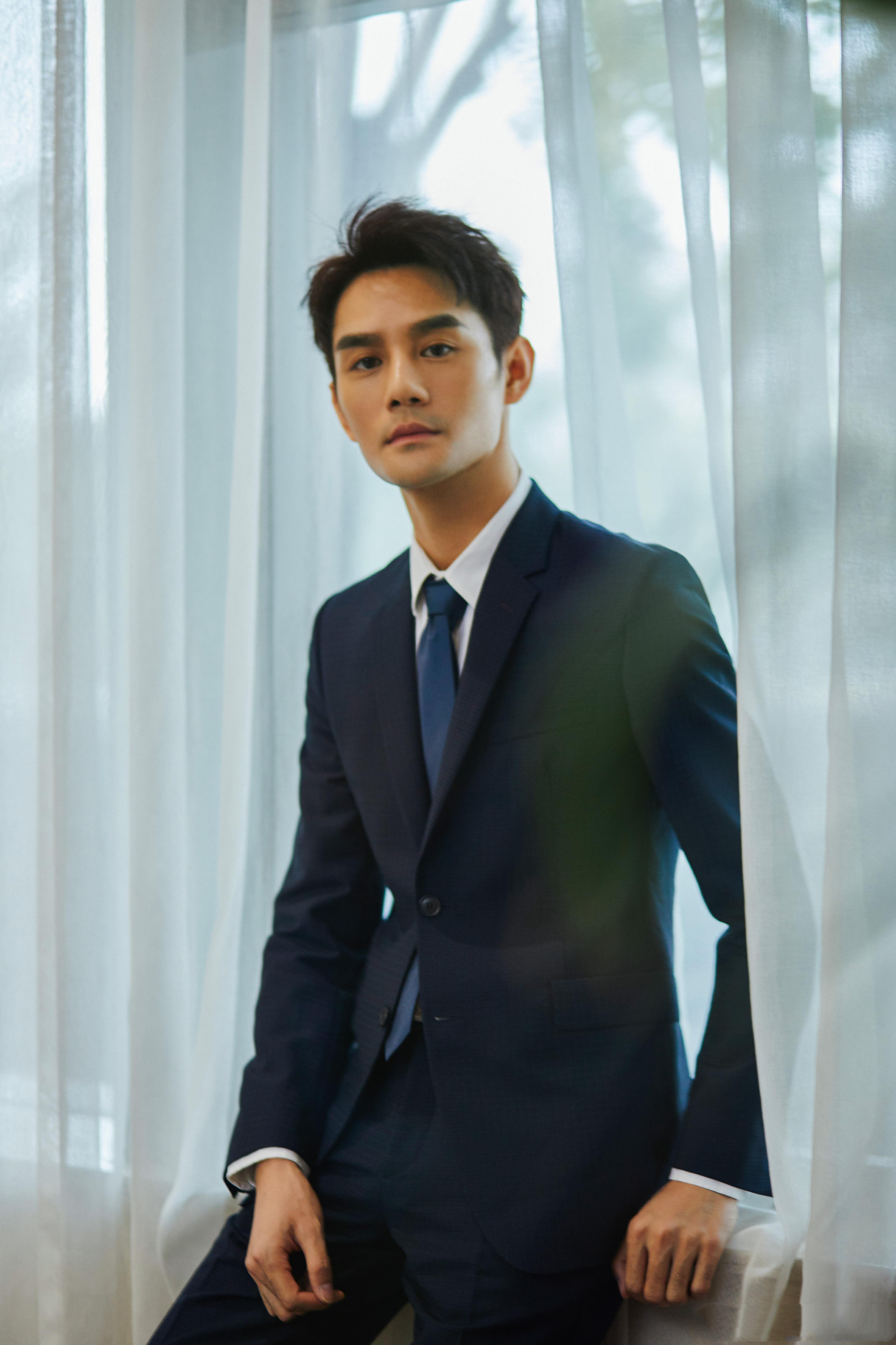 The Falling History of "Little Fairy" Zheng Shuang - iNEWS