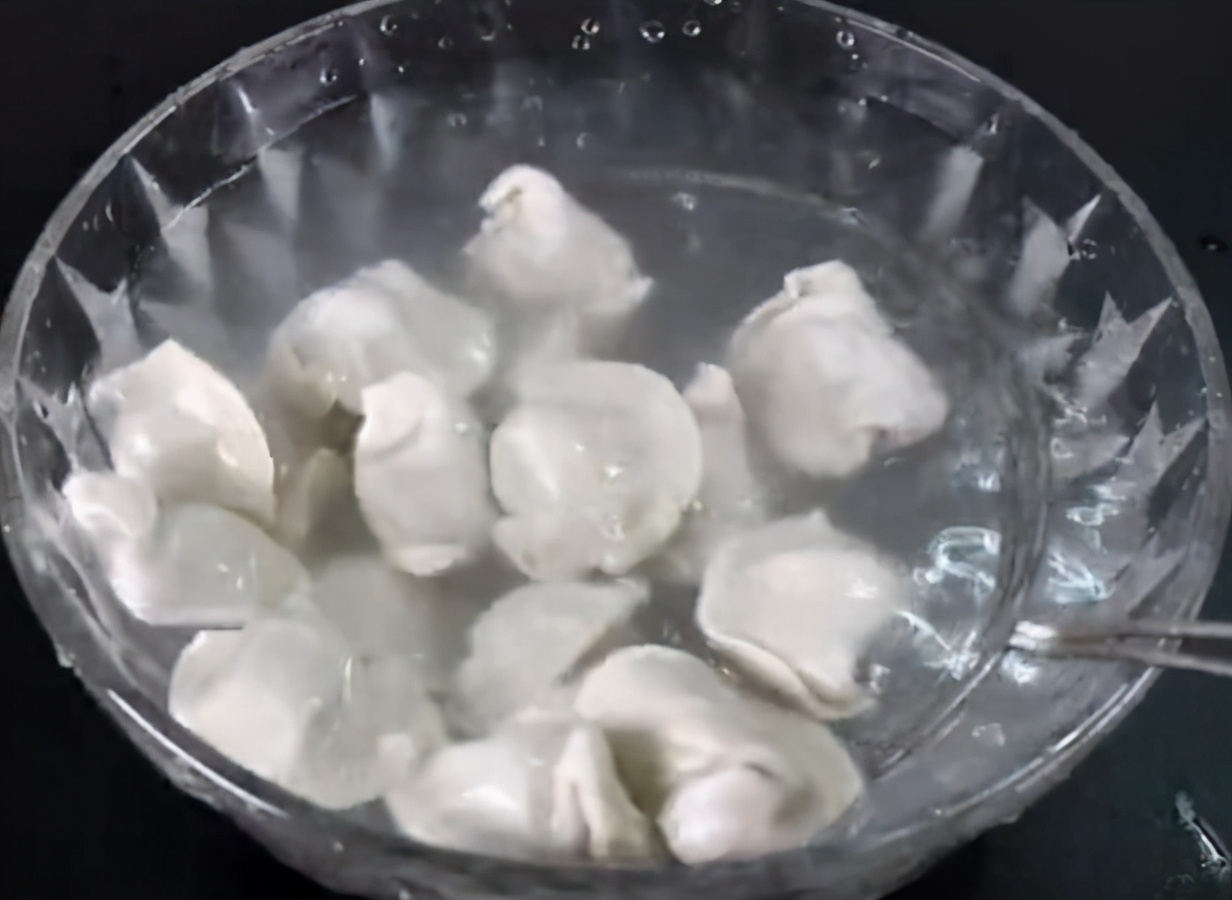Cook quick-frozen dumplings, do not boil them in water, master 3 points ...