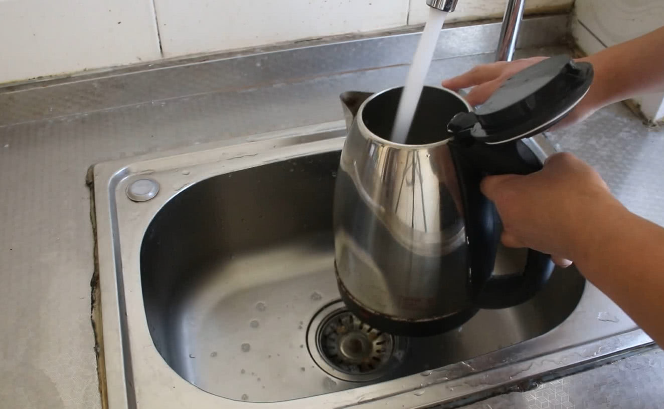 Is drinking water from an electric kettle "toxic"?real or fake?Let's ...