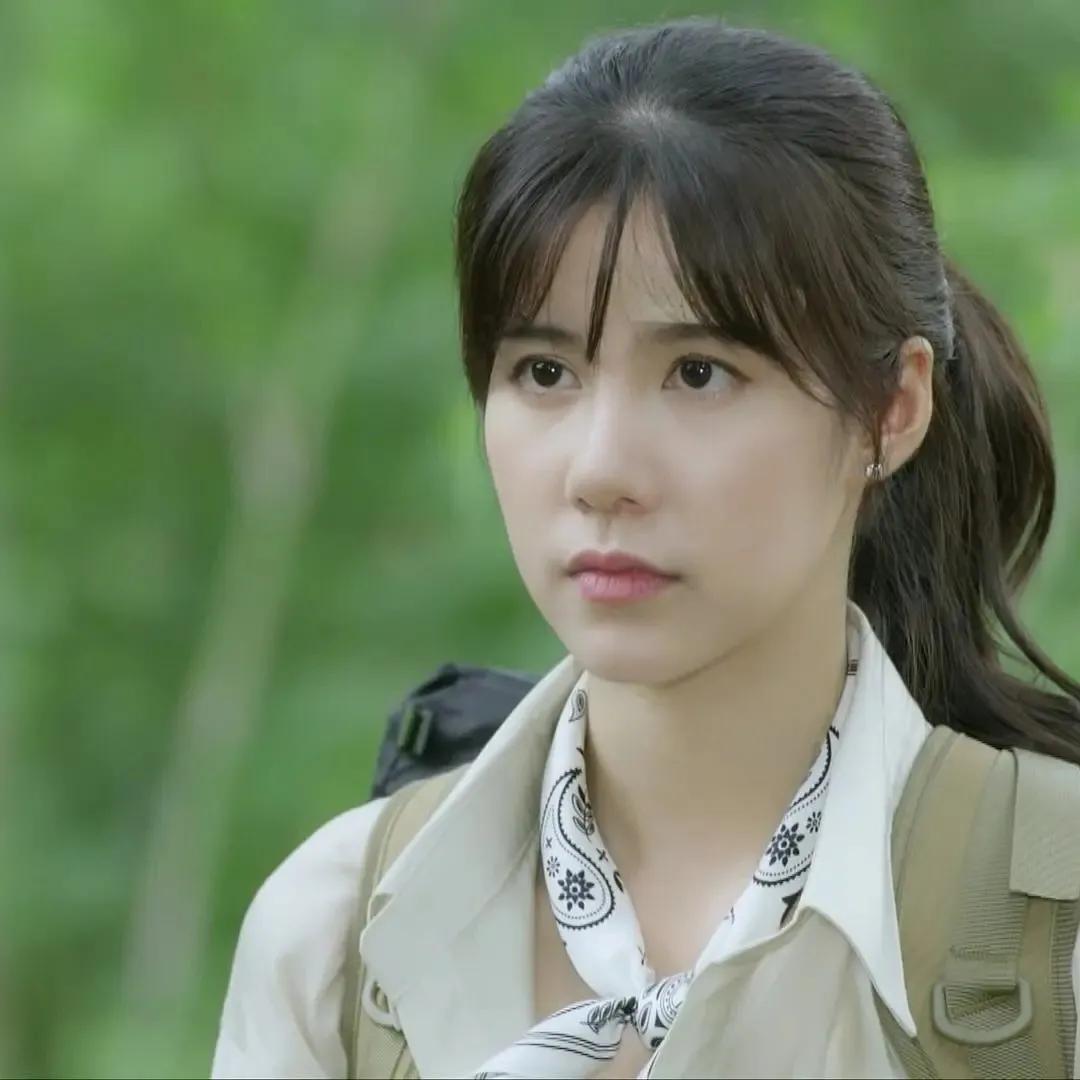 Thai star Esther (little nun) has long legs and admits that she is still in love with her ...