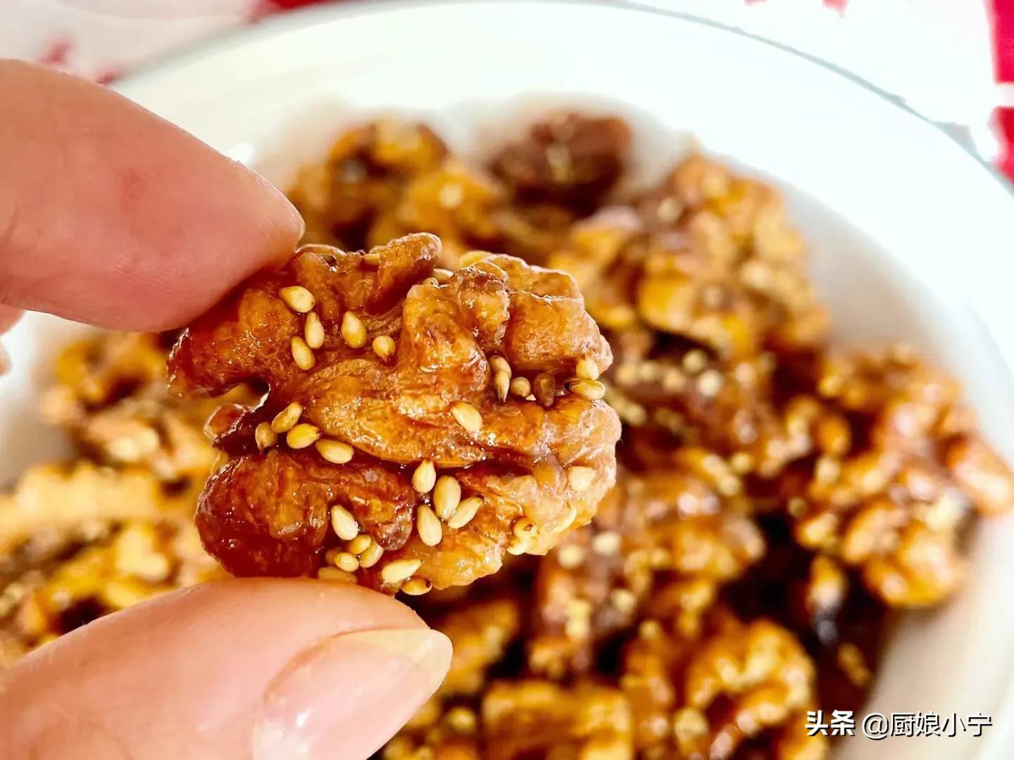 Homemade healthy snacks: amber walnut kernels, practical tips for ...