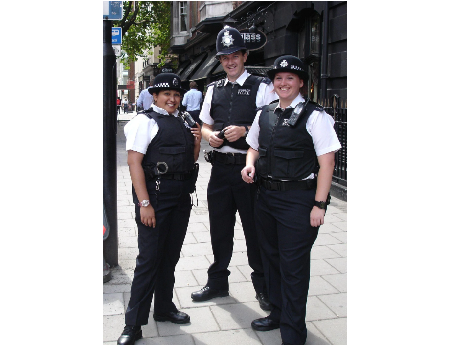 Which country's police uniforms look good? Italian police cape, red ...