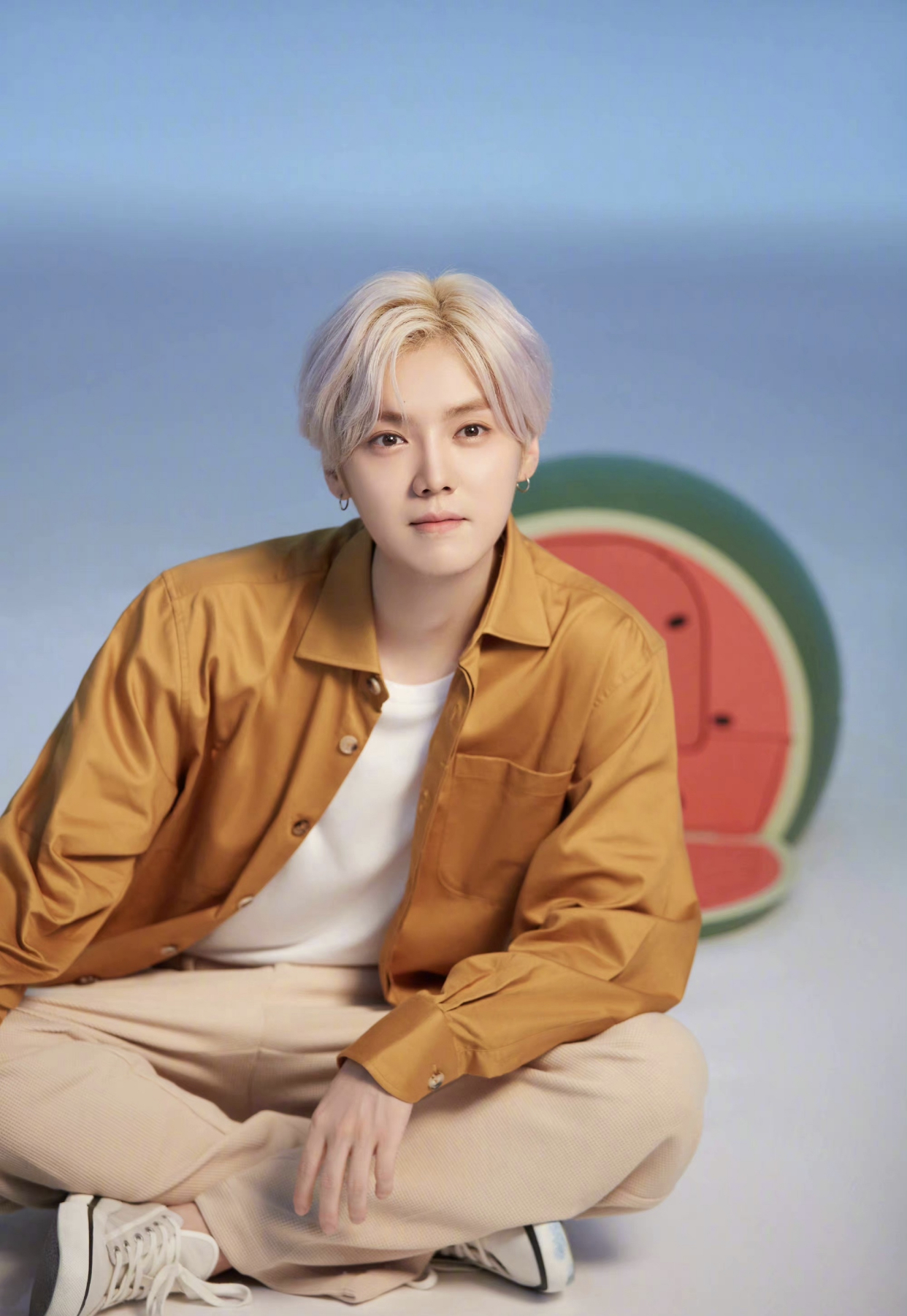 Lu Han's "new tattoo" was posted on ins by netizens. Fans: He is 31 ...