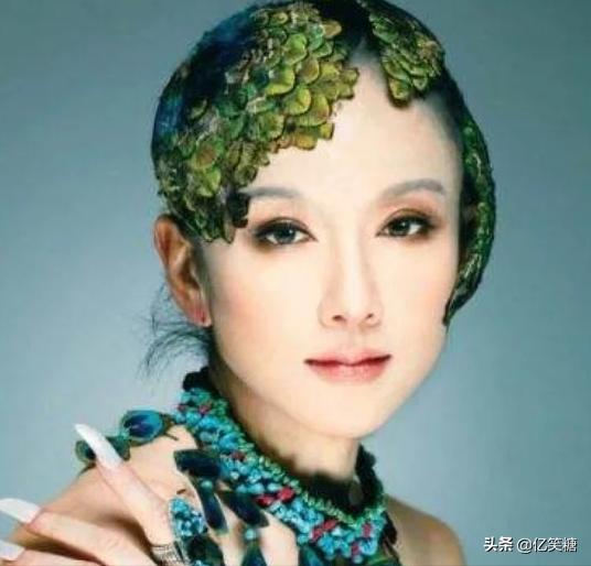 62-year-old Yang Liping and 63-year-old Deng Jie, over-maintained and ...