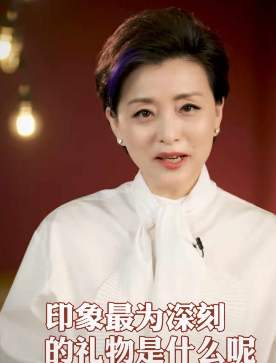 Yang Lan Six Video: Gifts moved mother and son to embrace each other ...