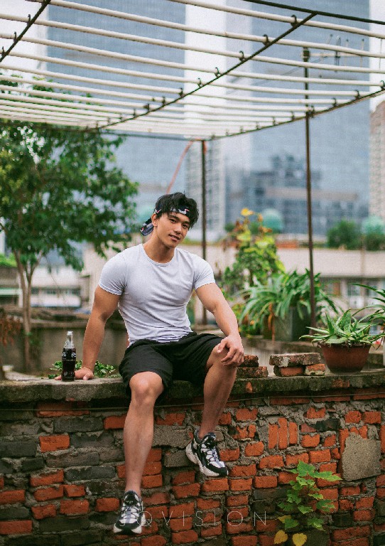 Brother Sunshine Zeng Haoran: Have a nice day alone - iNEWS