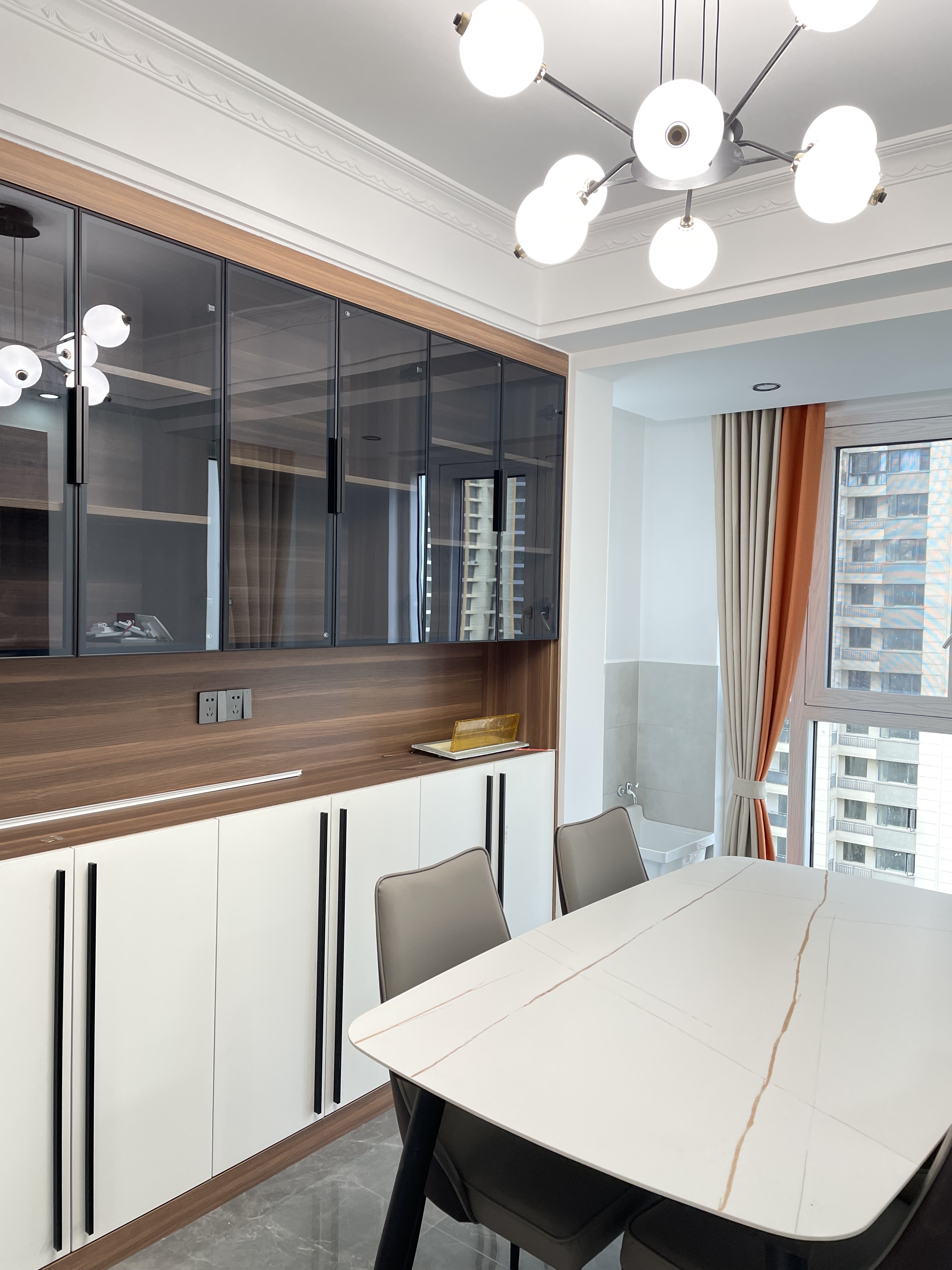 The real shot is 130 square meters, which is transparent from north to ...