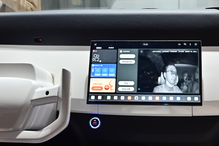 Huawei's HarmonyOS smart cockpit experience is expected to be available ...