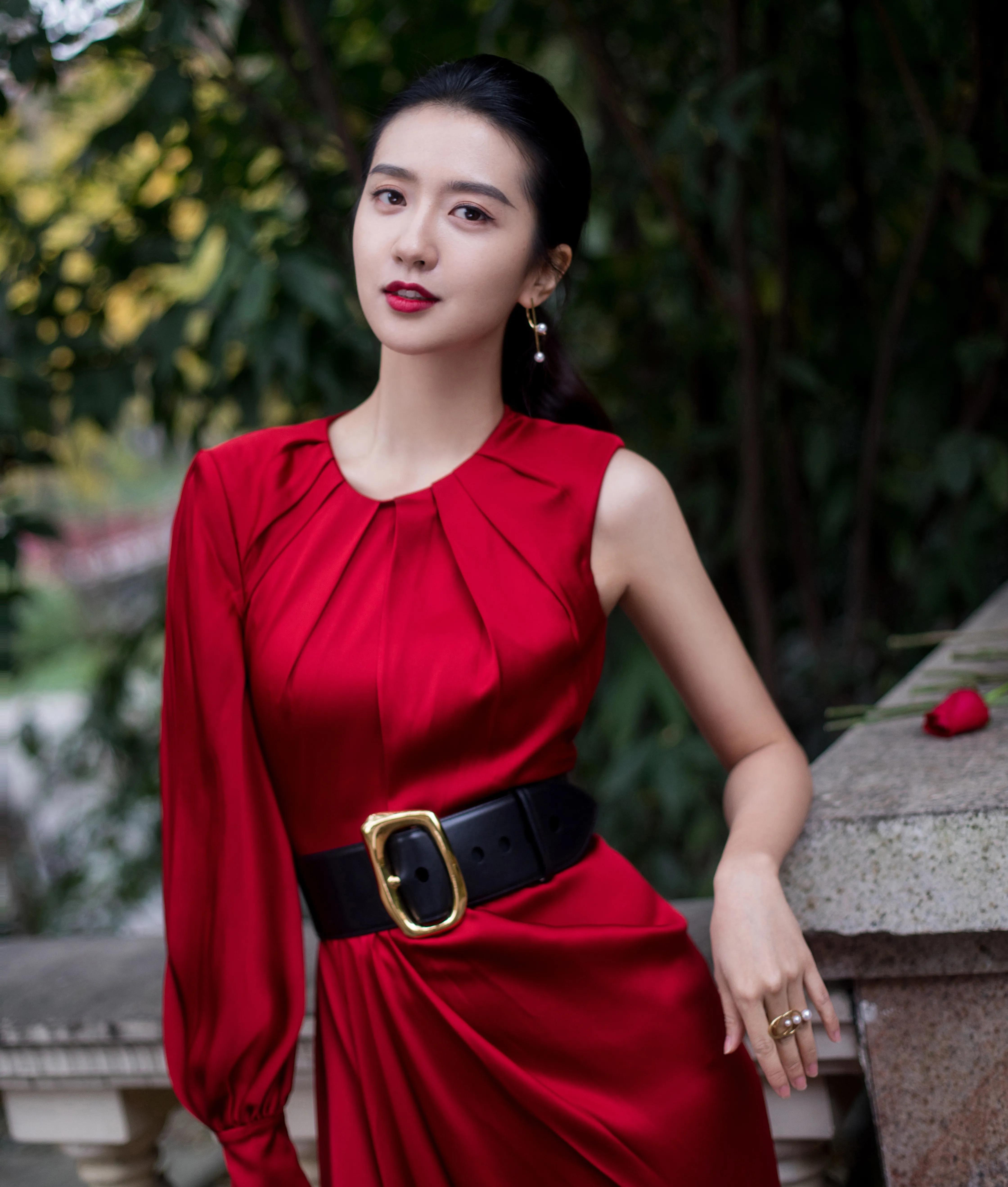 Interpreting a Thousand Faces of Life Xu Lingyue - iNEWS