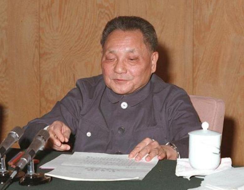 Deng Xiaoping stepped down as chief of the general staff, who will ...