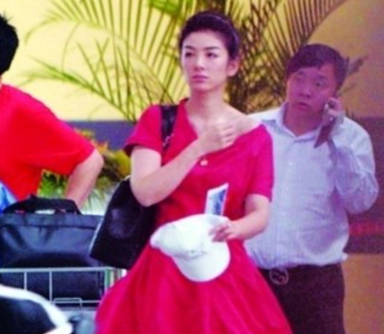 Robbing Zhao Wei's boyfriend and being stepped in by Huo Siyan, Huang Yi's 6 love stories are ...