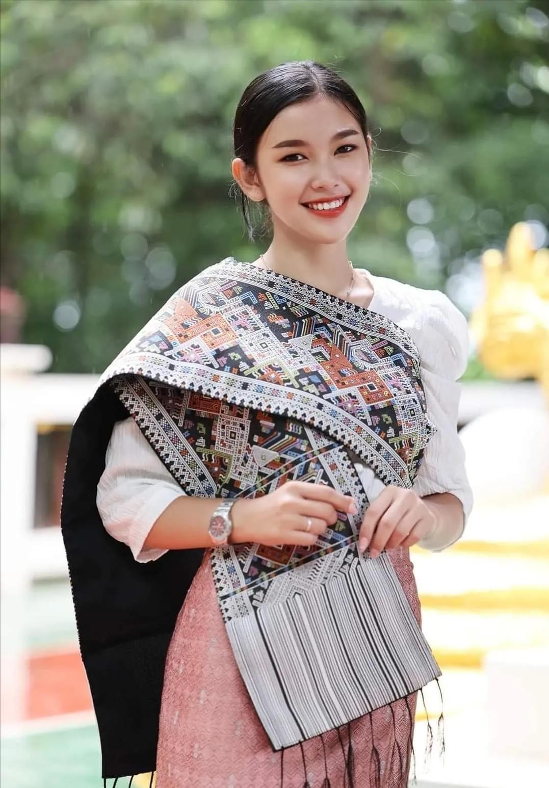 Daily update of Laos super "oxygen goddess" Jin Nali - iNEWS