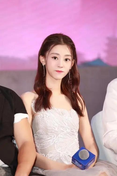 How does Xu Muchan's idols think about her acting skills, comment, follow, forward and share - iNEWS