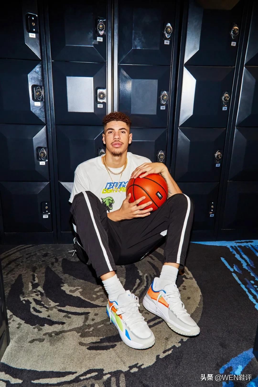 Ramello Bauer wears sneakers: Puma Court Rider out of the box - iNEWS