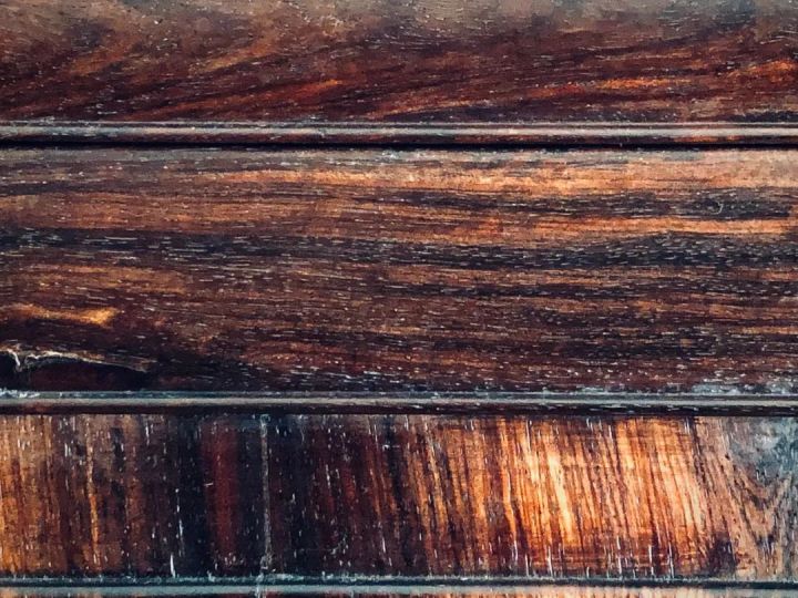 Light and shadow notes of red sandalwood texture - iNEWS