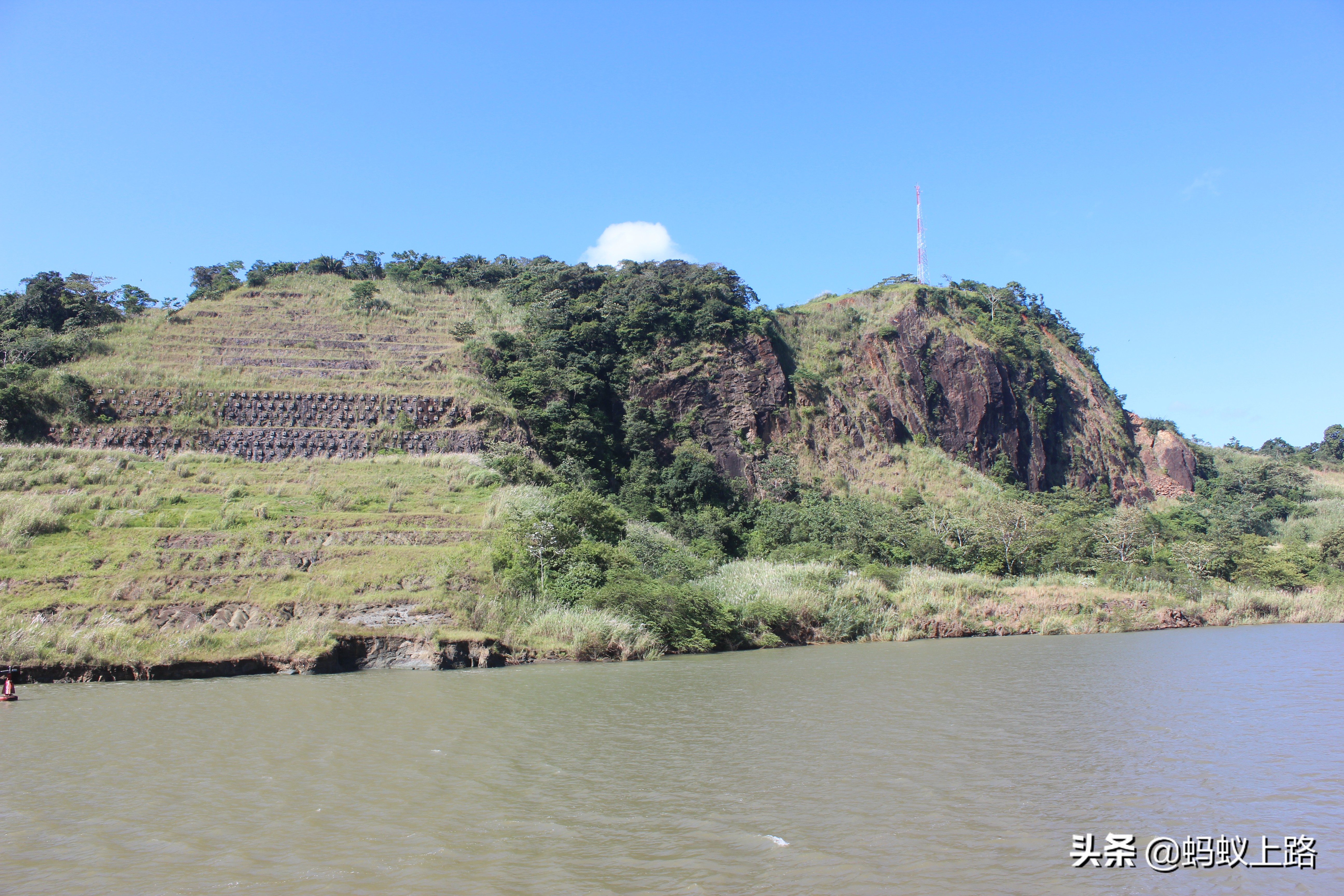 The "Pyramids" in the Panama Canal - iNEWS