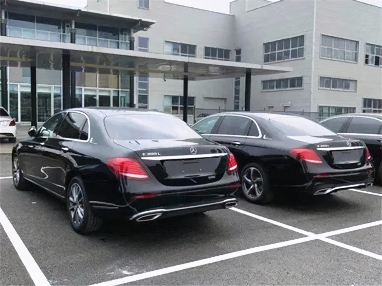 The man test-drove the Mercedes-Benz straight to Tibet, and the 4S shop ...