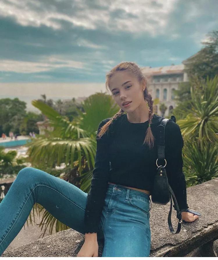 Russian model Romashka - iNEWS