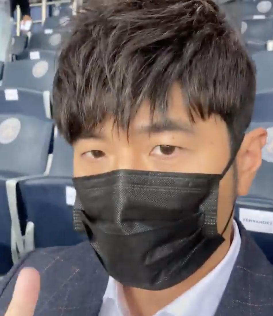 Jay Chou and Kun Ling watched the Messi match in Paris, before the game ...