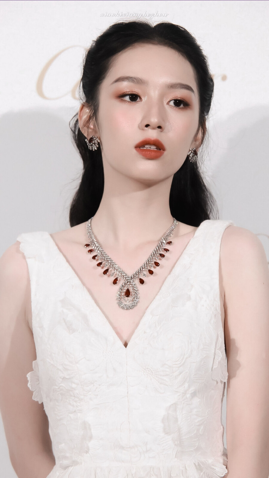 I only serve these 3 female celebrities who have small eyes but are ...