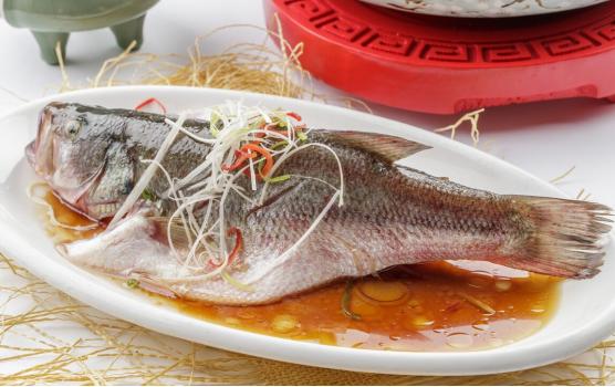 When steaming sea bass, keep in mind the secret of "don't put two, add ...