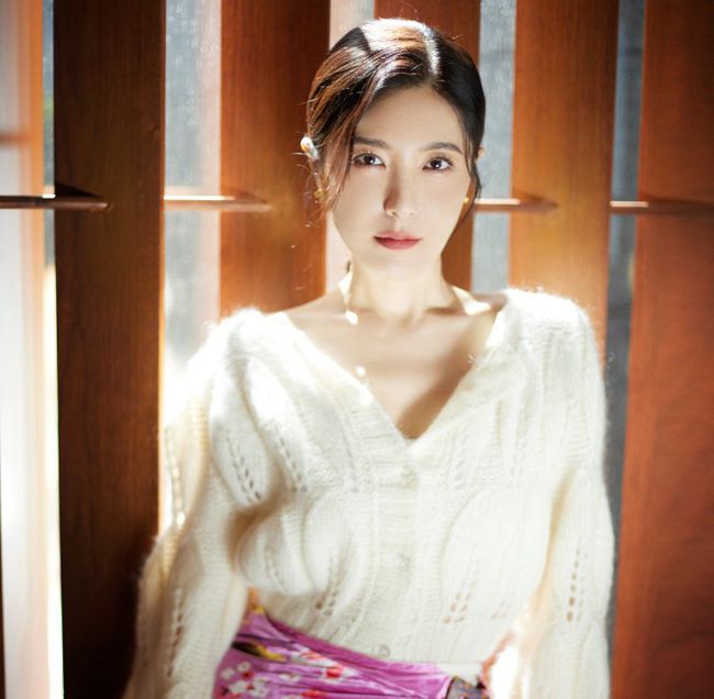 Zeng Li sent an article to celebrate her birthday and went to Hengdian ...