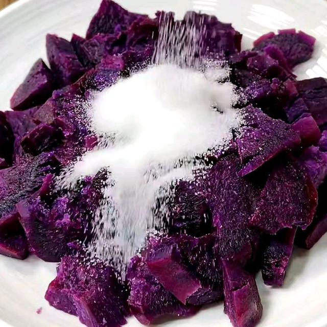 The beautiful and delicious purple potato crystal cake, soft and ...