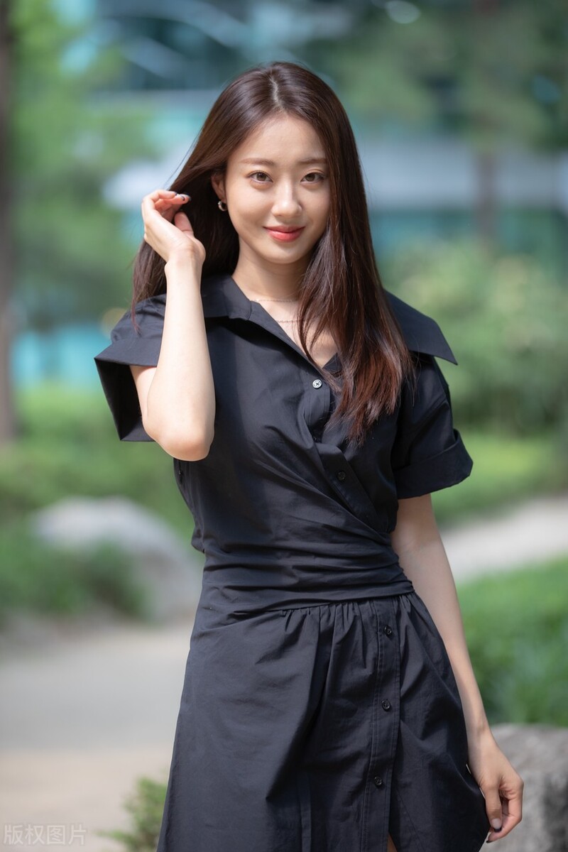 Korean beauty singer Ji Li's photo shows her goddess style - iNEWS