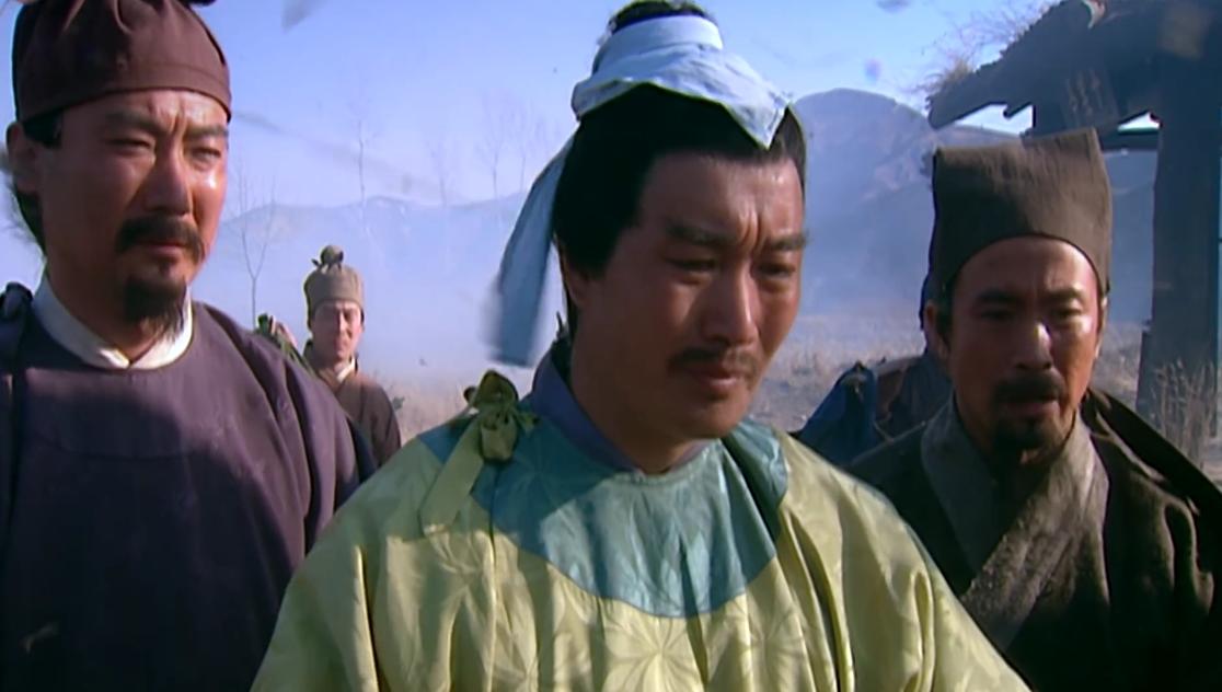 Ruan Xiaoqi wore a dragon robe and played around. Although he annoyed ...