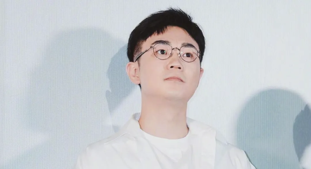 A young "want to be popular" in a small town, "Dapeng" Dong Chengpeng's ...