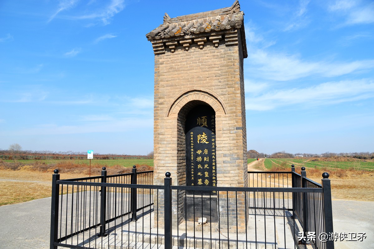 She is not the emperor. The mausoleum was built for 32 years. It is ...