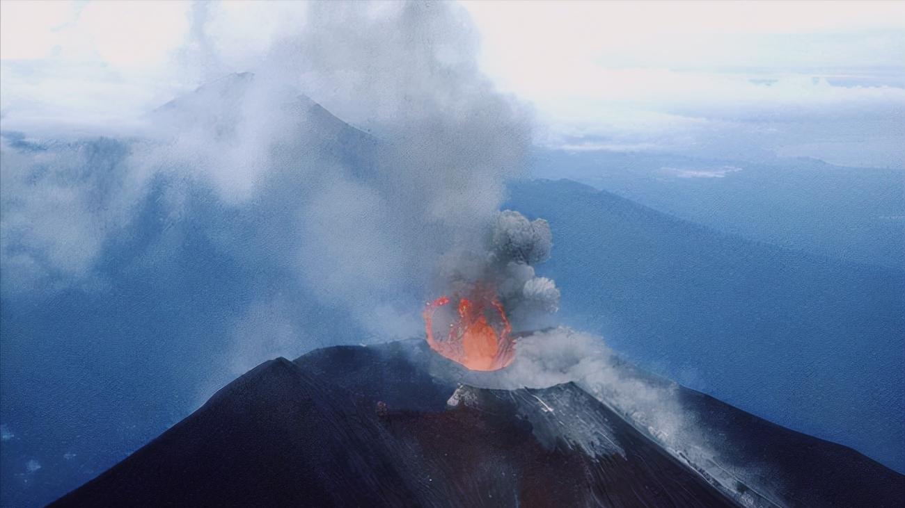 The Japanese volcano has erupted again, and the local area issued a ...