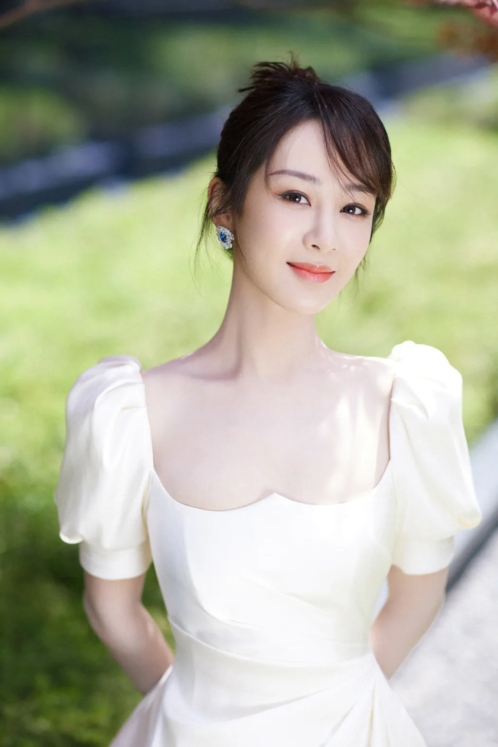 Yang Zi lost his "swan neck"?Republic of China modeling shark crazy - iNEWS