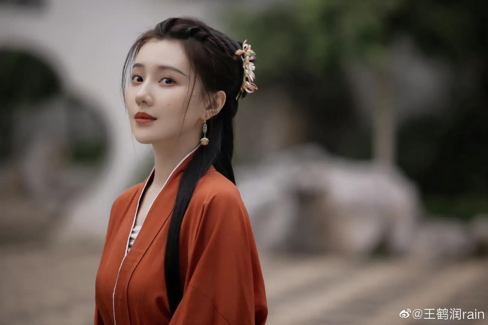 Actor Wang Herun's birthday Hanfu blockbuster - iNEWS