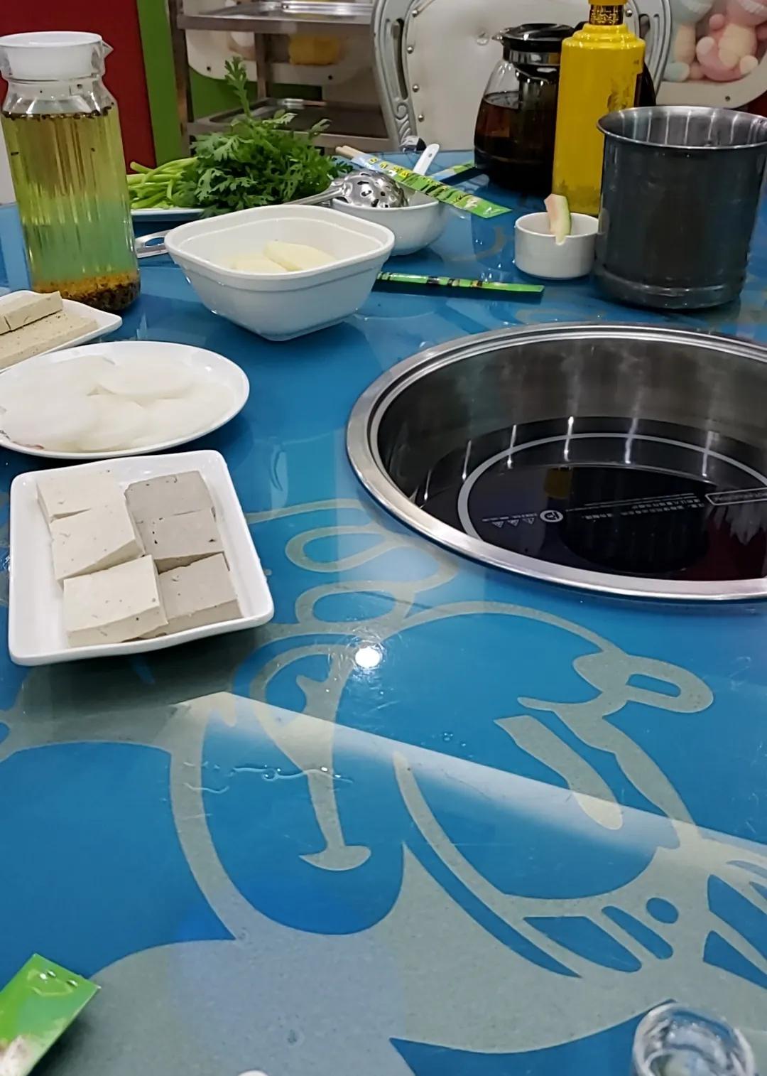 A very unique hot pot restaurant in Taiyuan - iNEWS