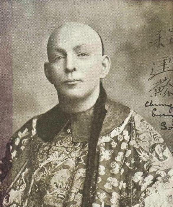 A Chinese magician who is popular in Europe. He is good at catching ...