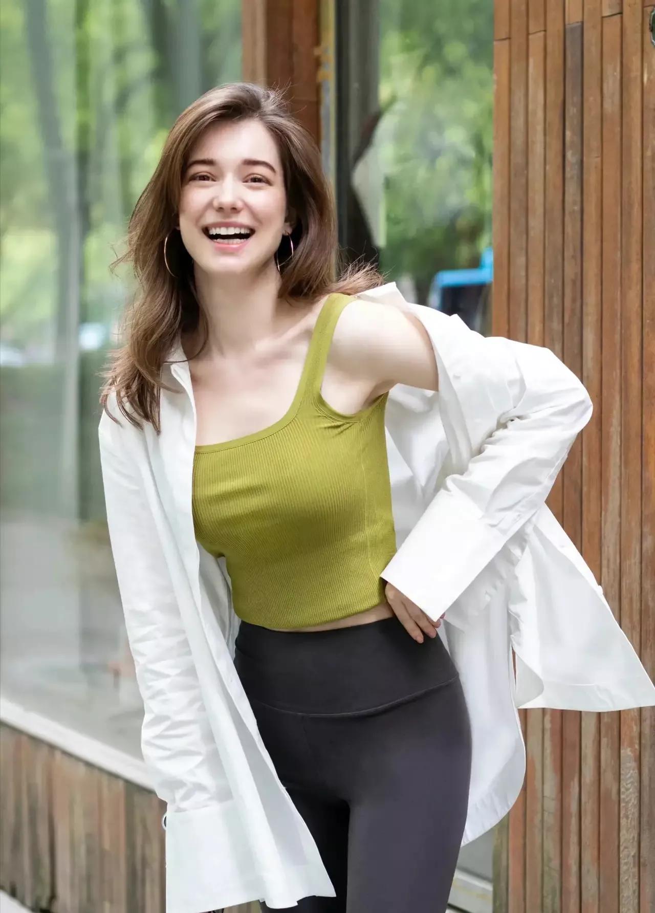 Belarusian girl's exquisite features, sweet smile - iNEWS