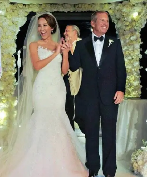 Coco Lee and the husband of a wealthy businessman suspect a marriage ...