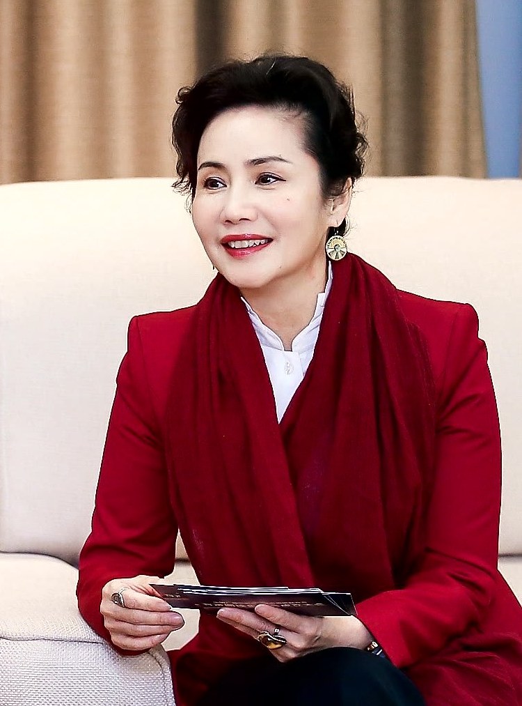 News anchor Xu Li retired and waved goodbye twice during the last live ...