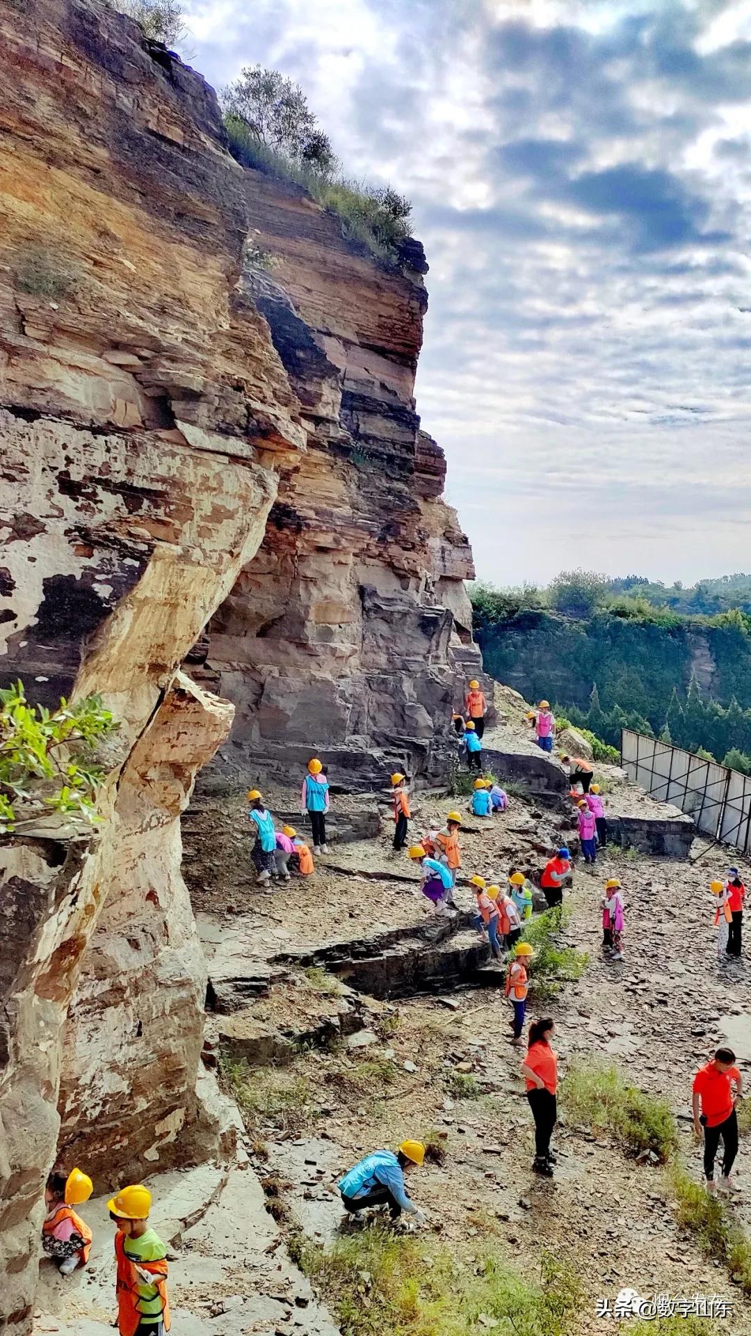 Laiyang, the first complete dinosaur fossil excavation site in New ...