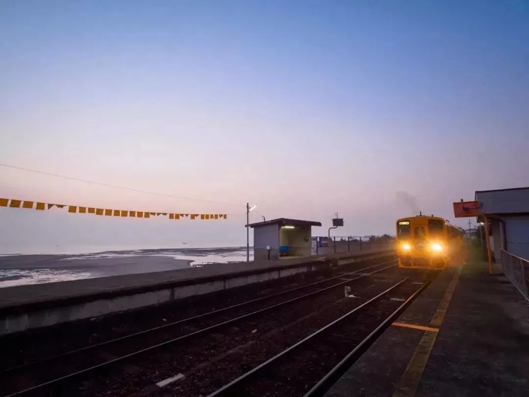 These stations in Kyushu, built by the sea, are refreshing and healing ...