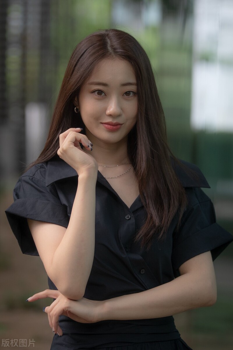 Korean beauty singer Ji Li's photo shows her goddess style - iNEWS