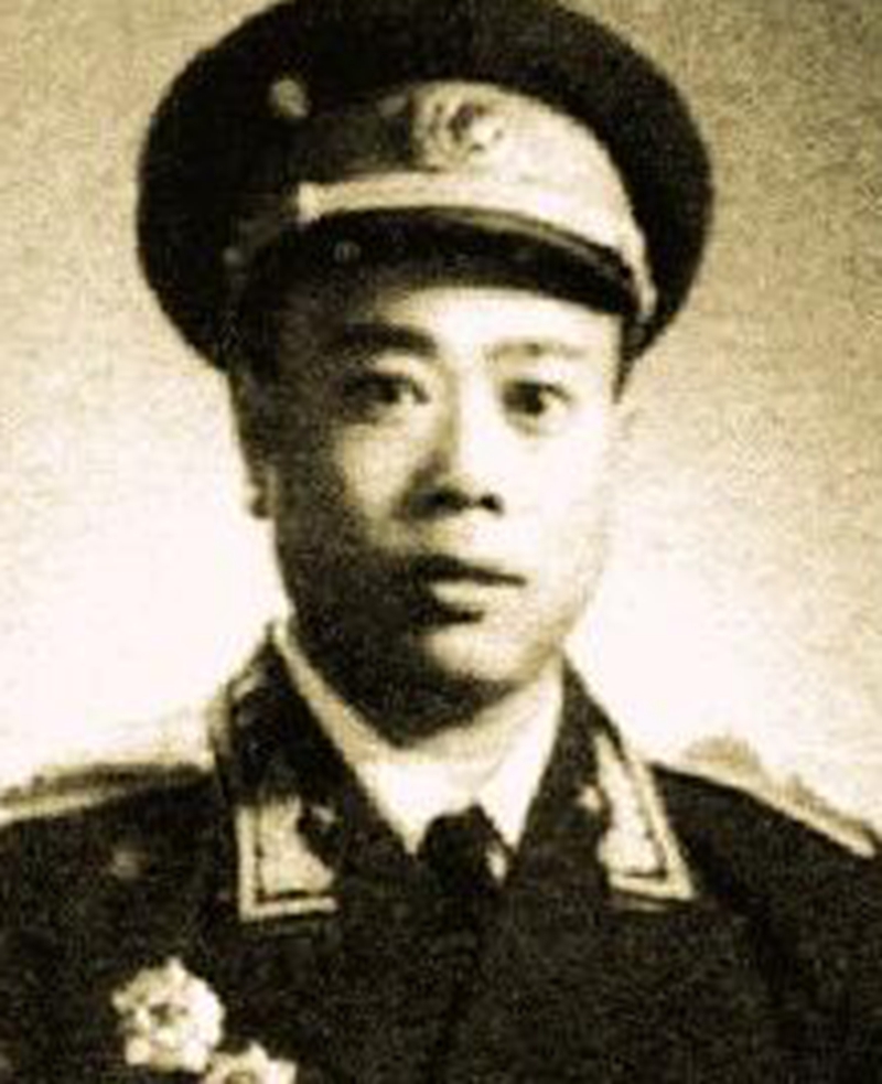 During the Long March, the company commander who used a machine gun to ...