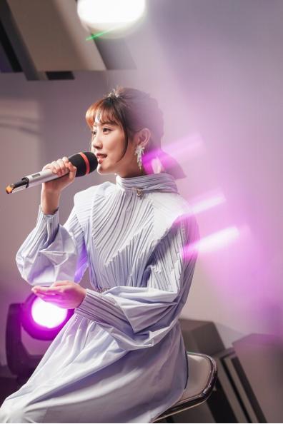 Li Yitong's "Oriental Billboard·Lightning Cafe" shouts "I really want ...