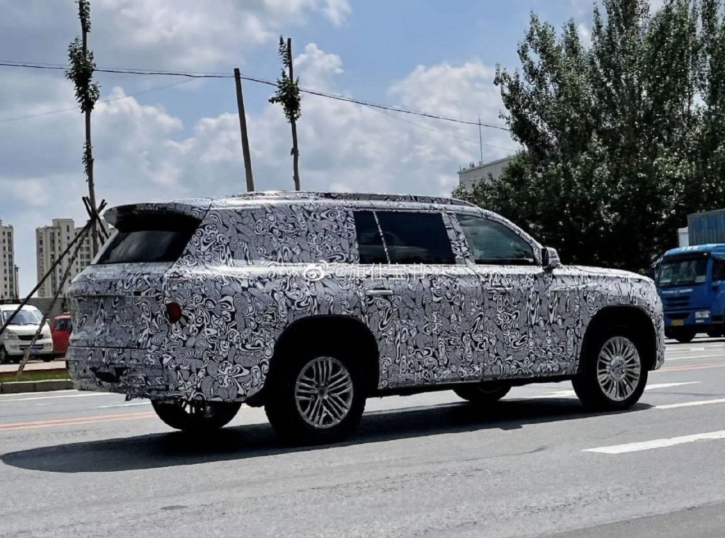 Hongqi LS7 road test spy photos, or equipped with V8 engine, autonomous ...