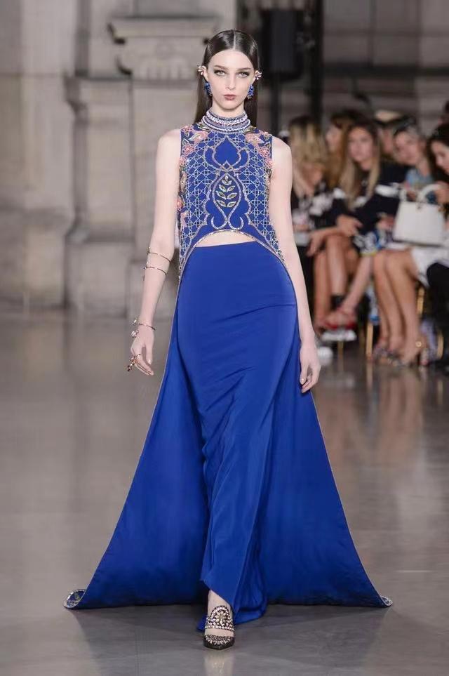 Brazilian supermodel Larissa Marchiori in 1998: Fairy face and snow ...