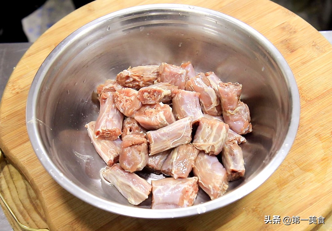 The duck neck is absolutely delicious to eat like this. The chef shares ...